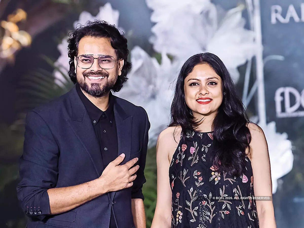 Physical fashion shows make a grand comeback - Times of India