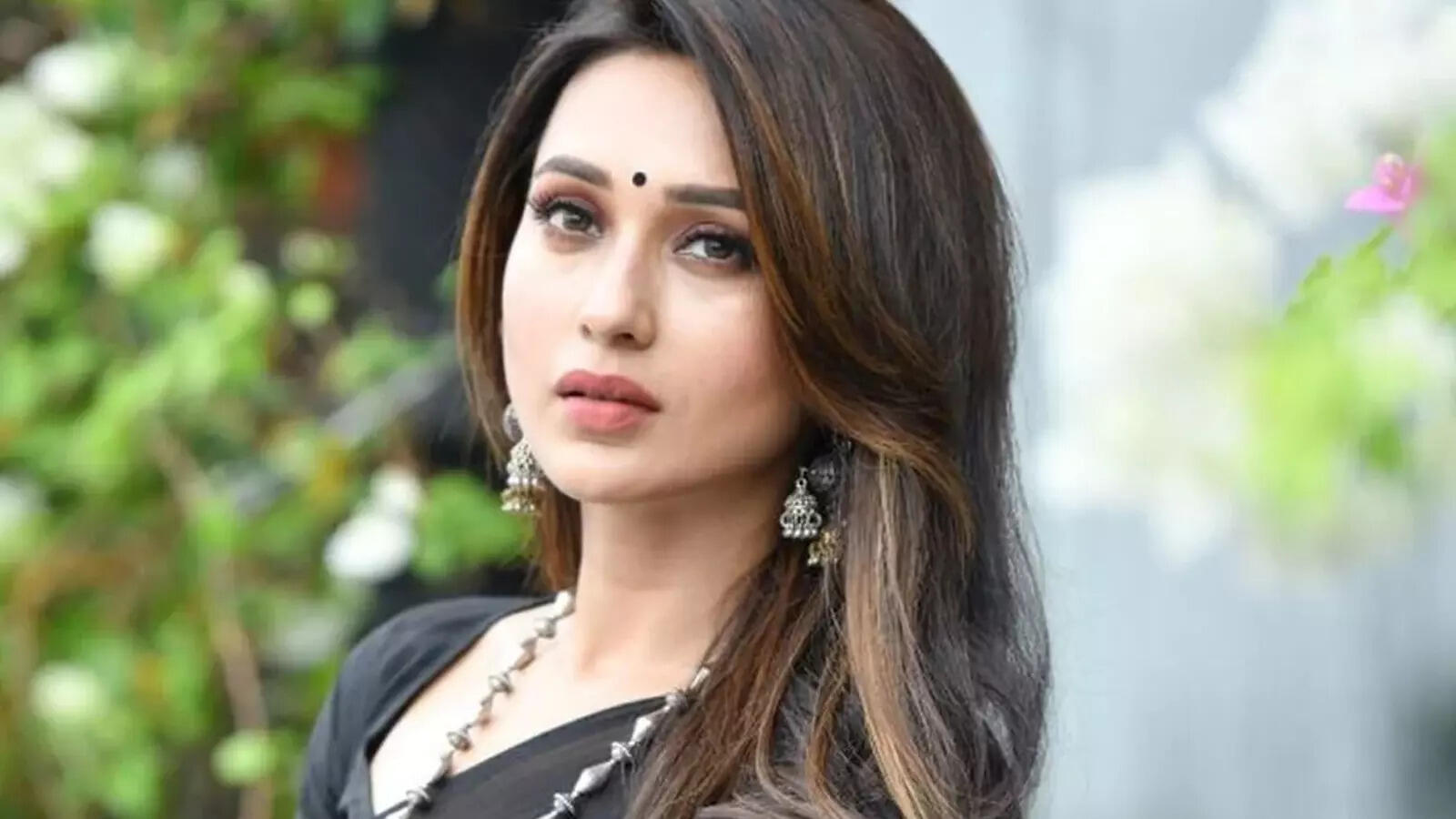 mimi: Mimi Chakraborty set for Bollywood debut