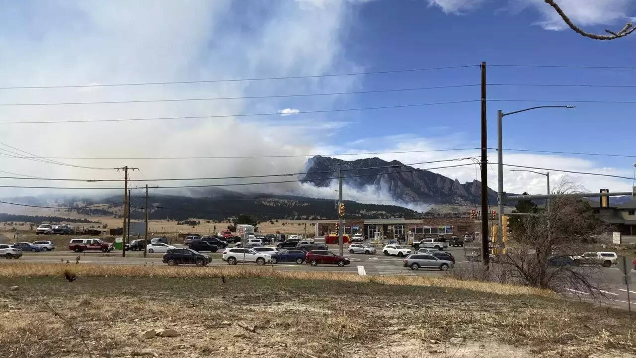 Thousands evacuated as Colorado fights latest fire - Times of India