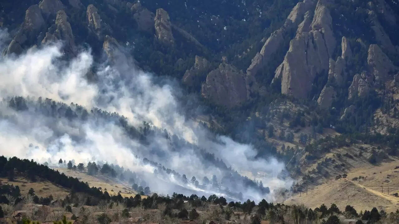 Thousands ordered evacuated as Colorado fights latest fire