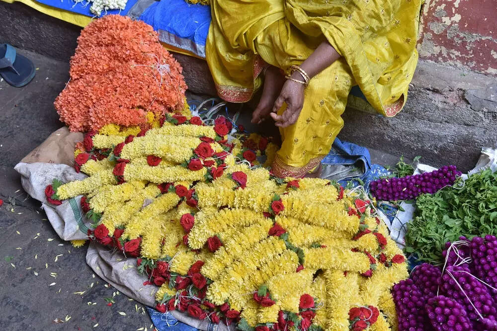 Bevu, bella and flowers adorn Bengaluru's markets - Times of India
