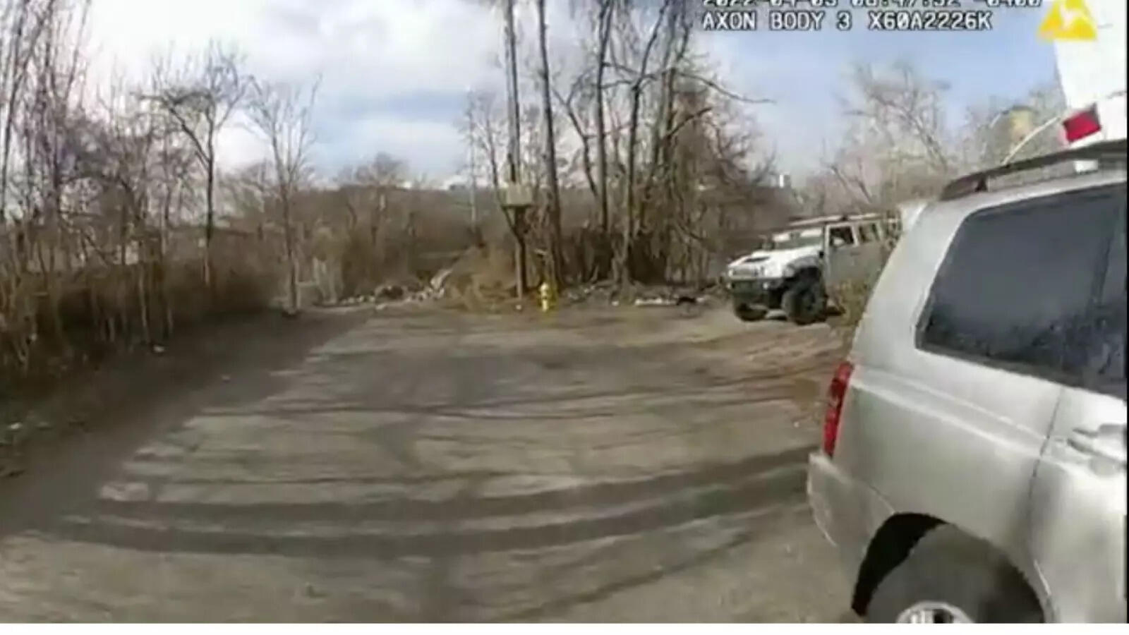 Connecticut: Woman in Hummer strikes cruisers, officers injured