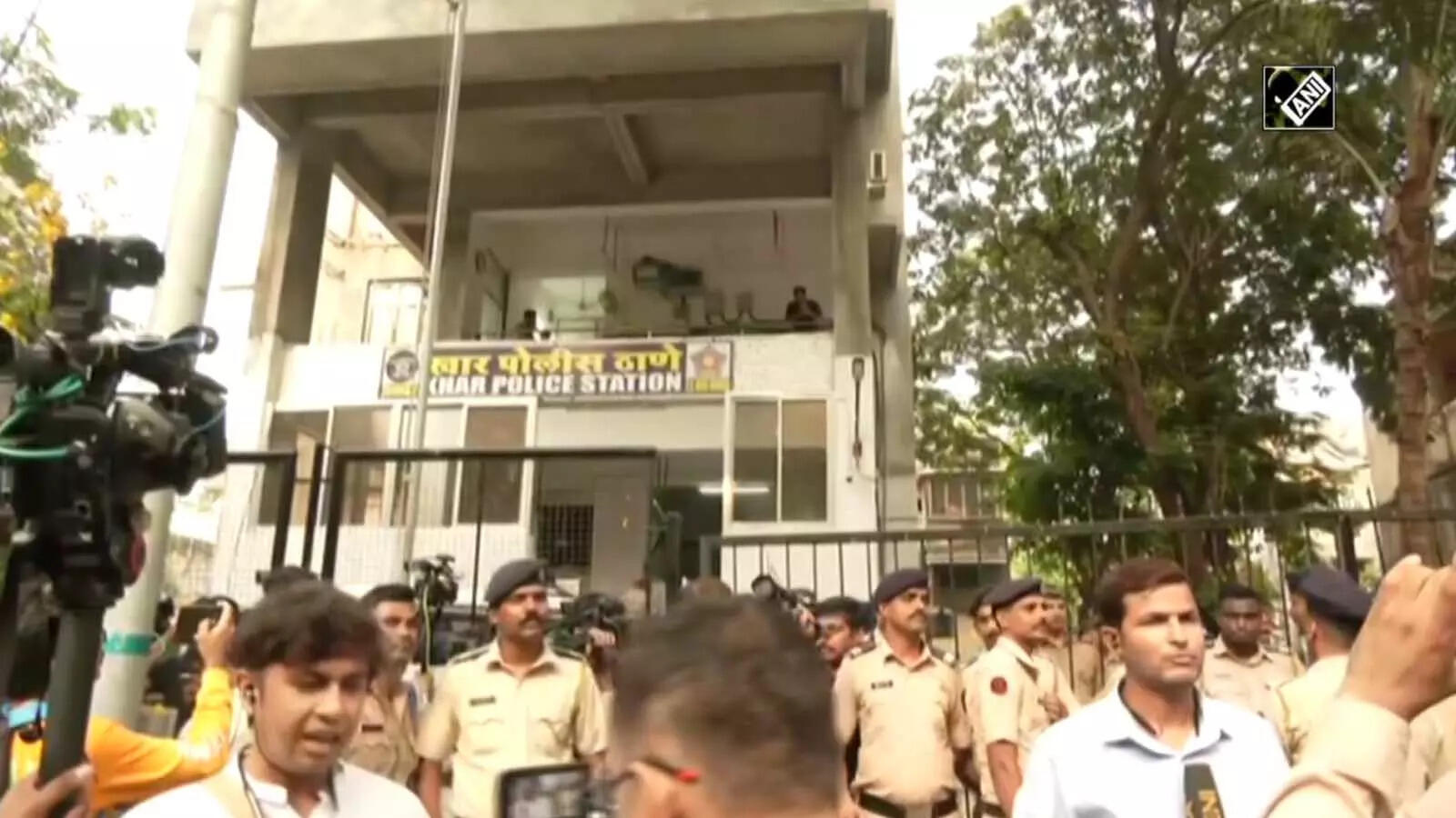 Hanuman Chalisa row: Amravati MP Navneet Rana, MLA Ravi Rana arrested