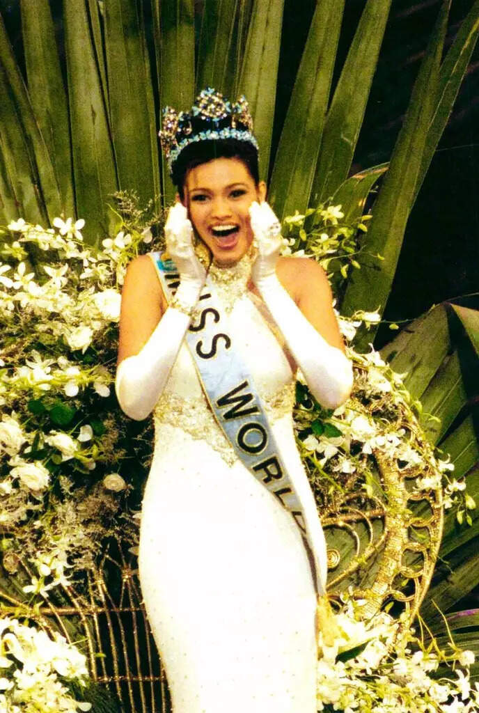 Throwback to Diana Hayden's glorious crowning moments at Miss World 1997