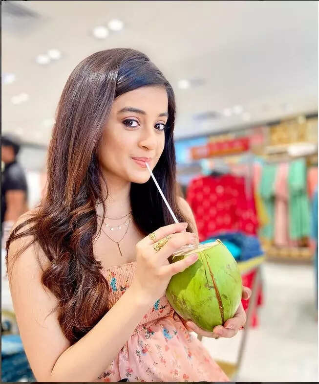 Did you know Darshana doesn't need a mirror? | Bengali Movie News ...