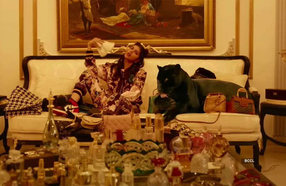 Thallumaala Movie User Reviews & Ratings | Thallumaala (2022) | Times ...