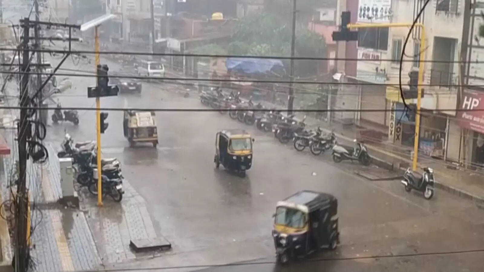 Karnataka: Heavy rain, strong winds uproot trees, electricity poles in Hubli