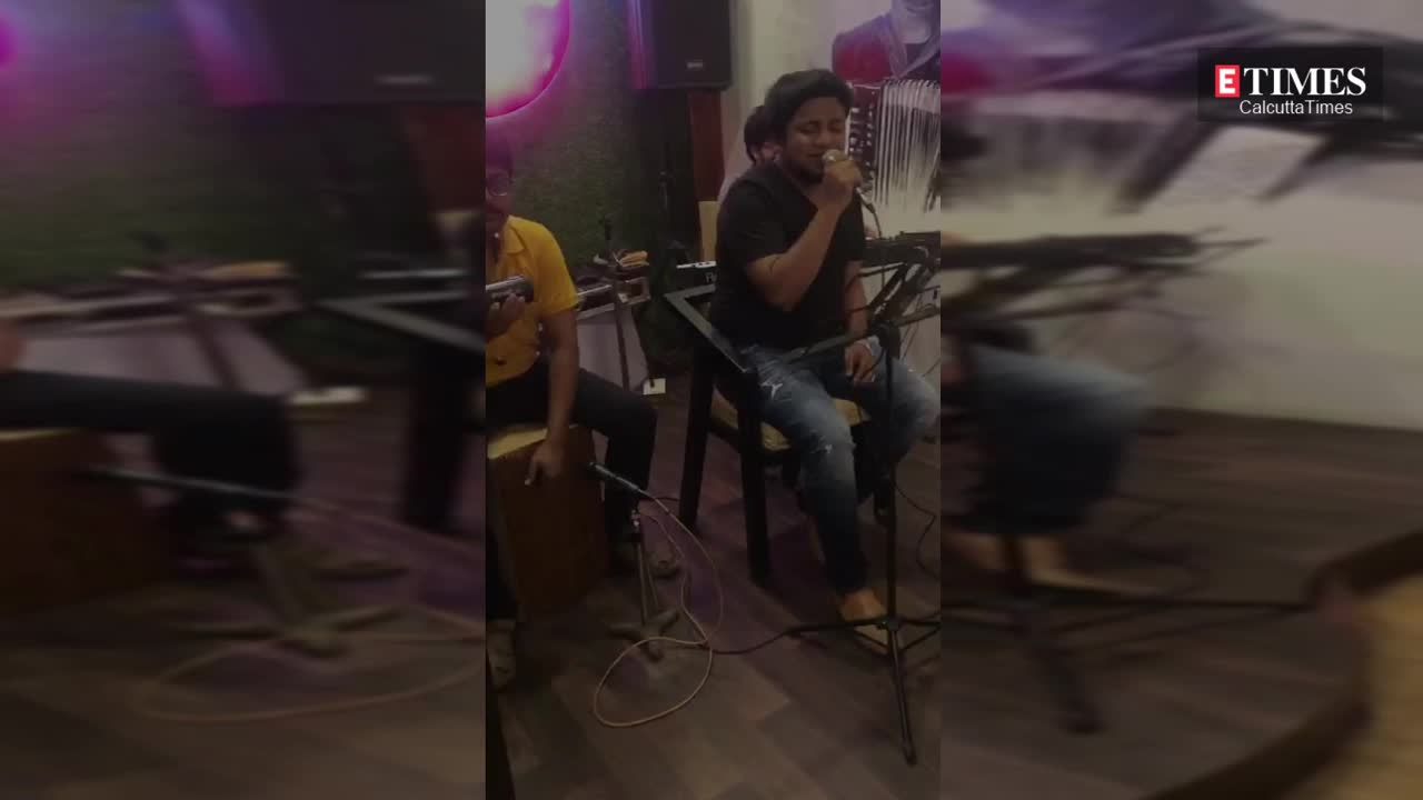 Gourab Sarkar sings popular retro Bengali songs