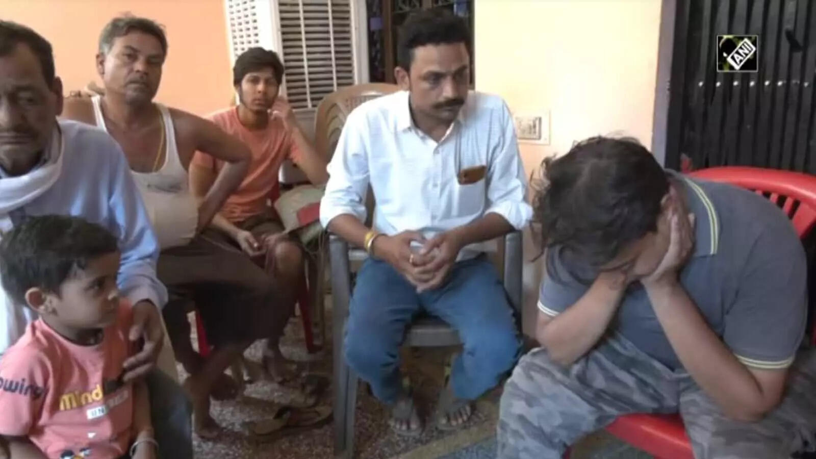 Family mourns demise of Head Constable Neeraj Bhargava killed in Guna ...