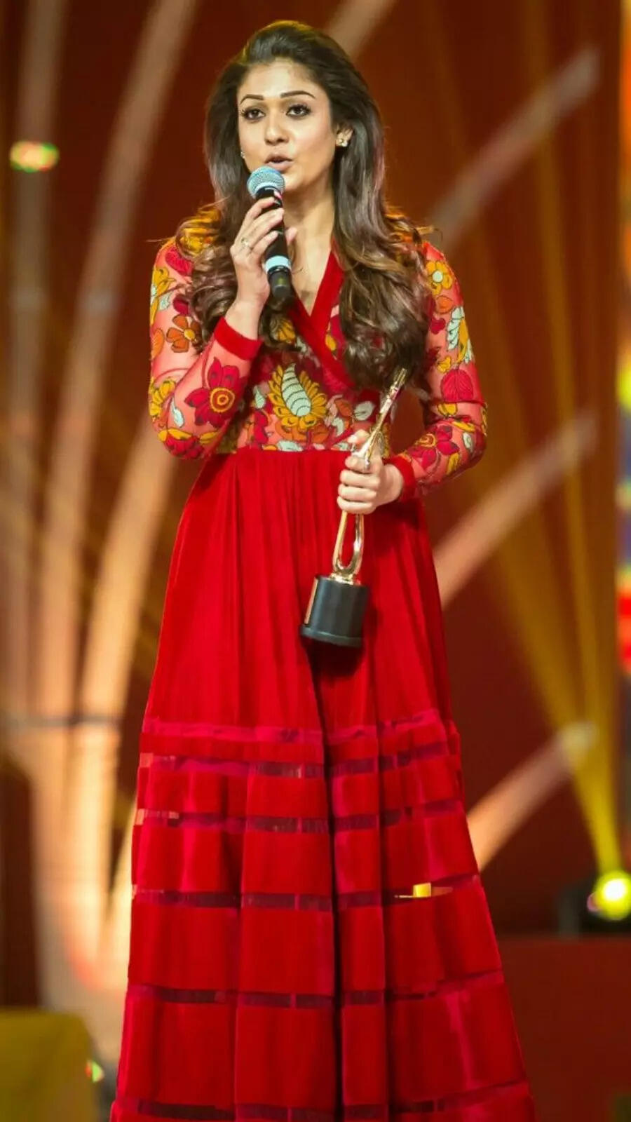 Raja Rani Nayanthara Dress