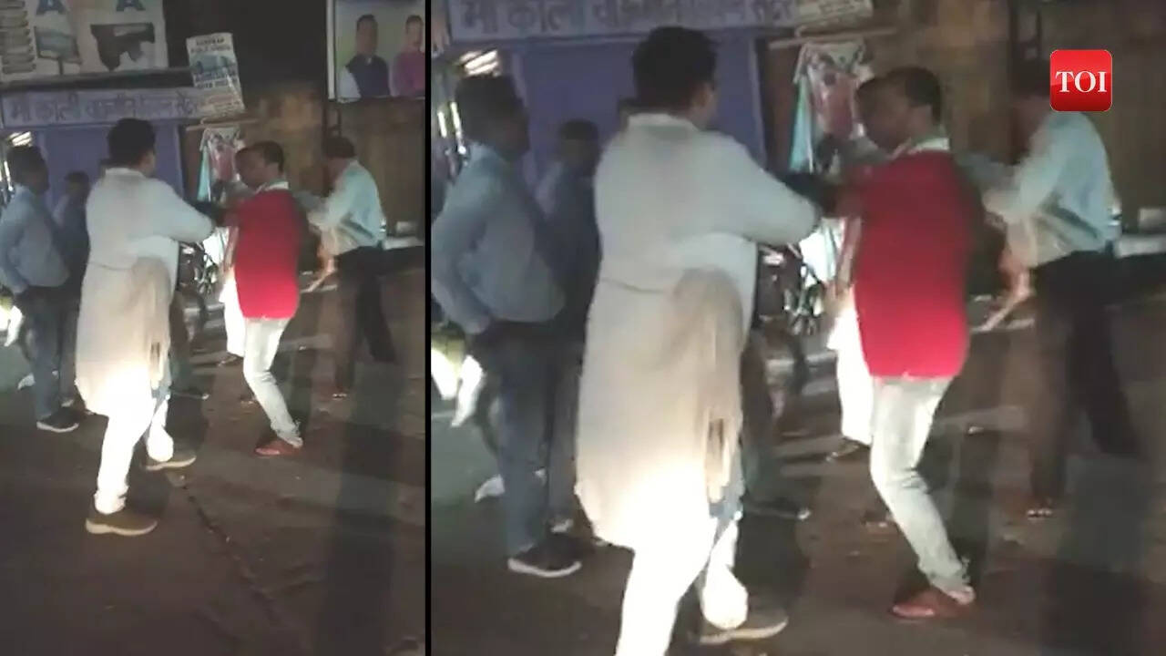 congress: Congress leaders scuffling with each other on road went viral