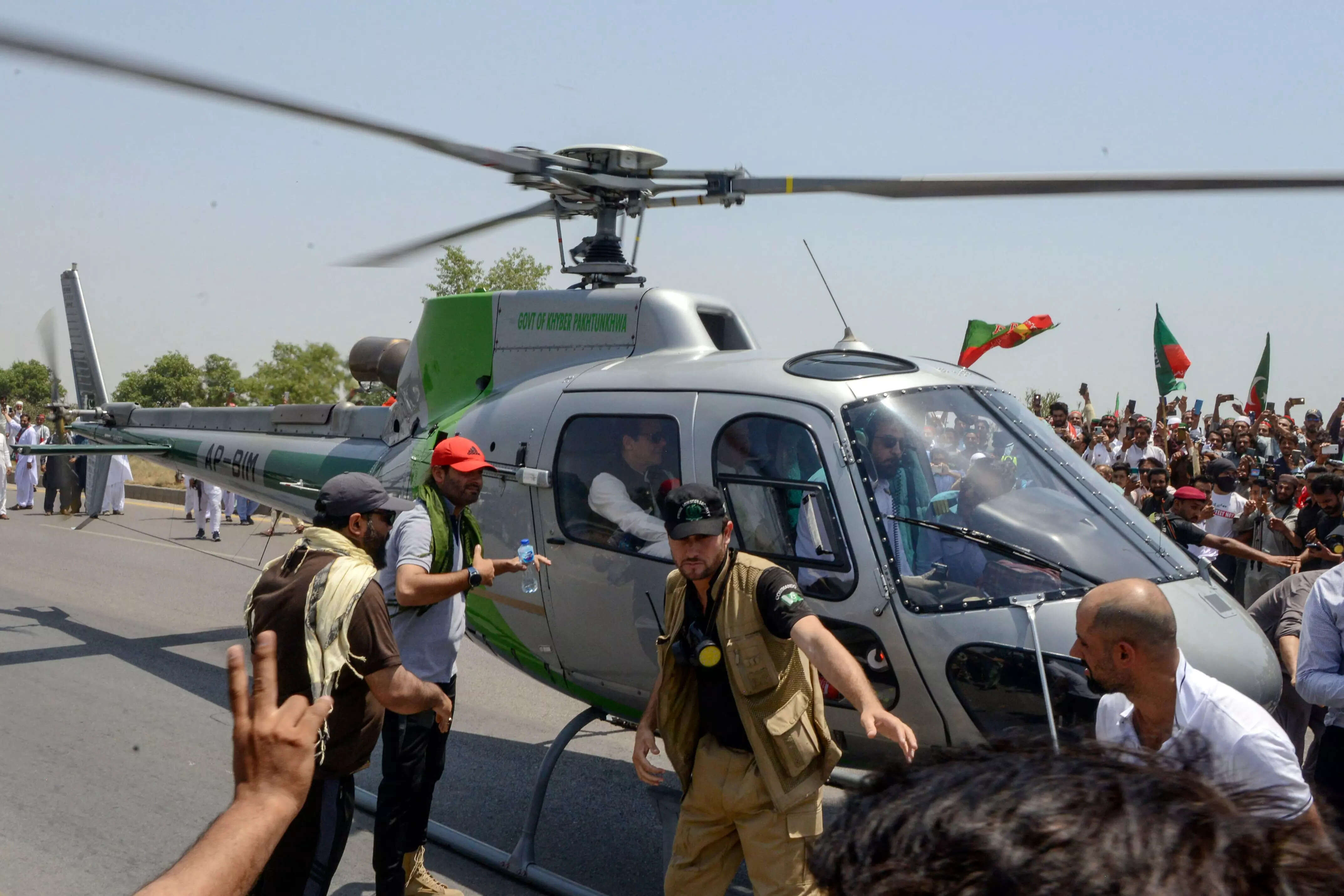 Pakistan police puts roadblocks to stop ex-PM Imran Khan's banned rally