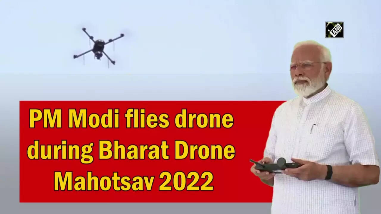 pm modi: PM Modi flies drone during Bharat Drone Mahotsav 2022
