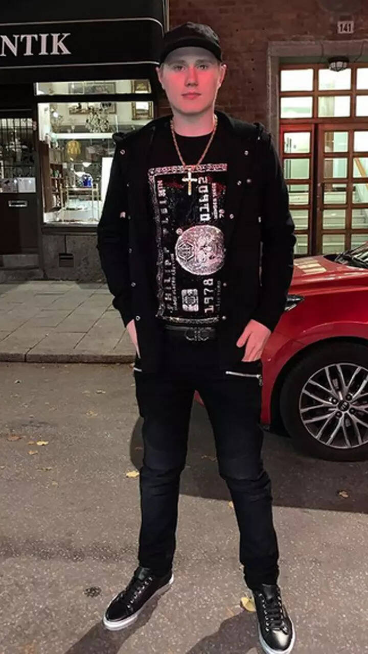 Badshah receives hate message after he condoles KK's death - Times of India