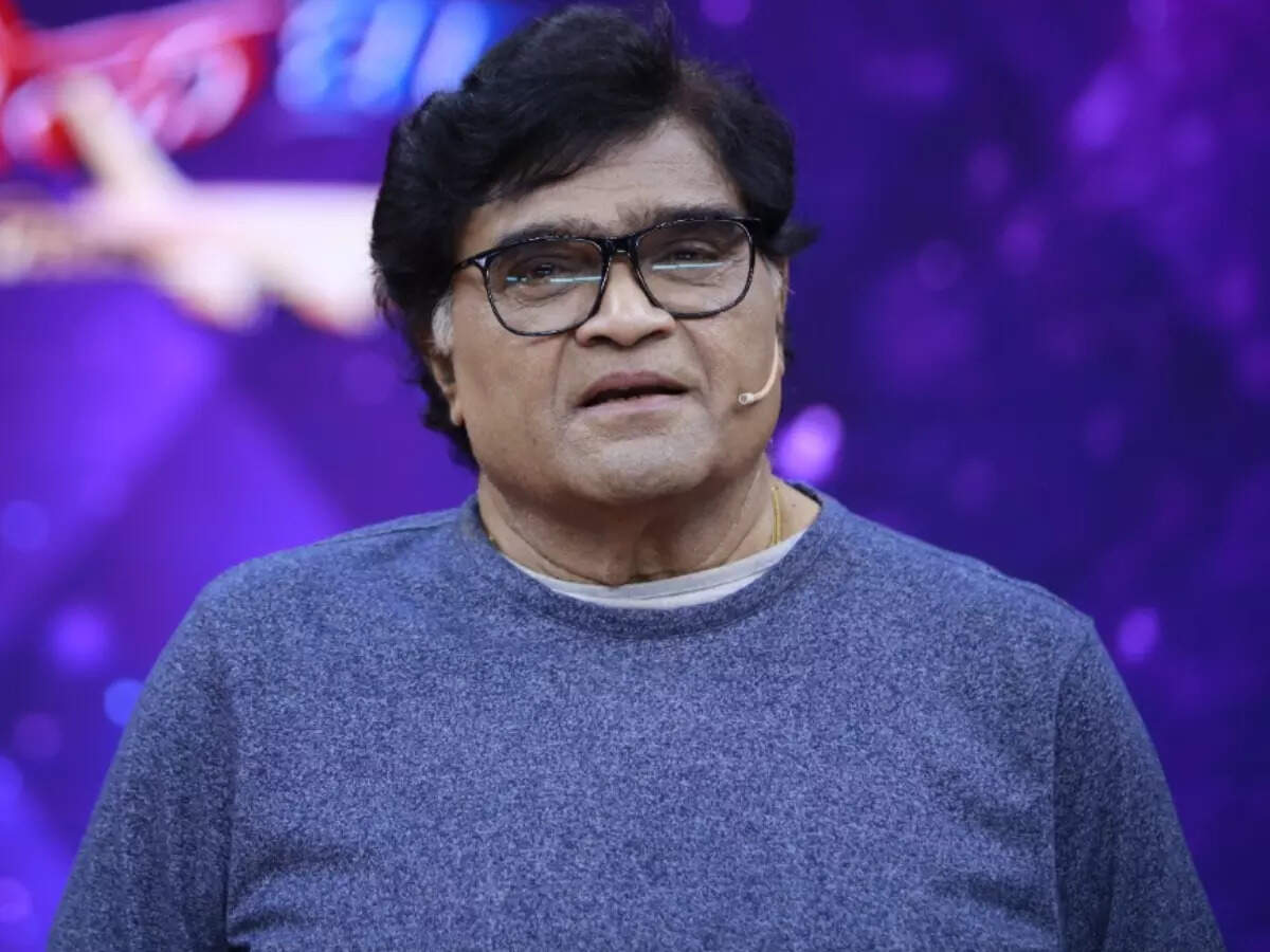 BB Marathi 3 fame Santosh Chaudhari aka Dadus has a gala time in Goa ...