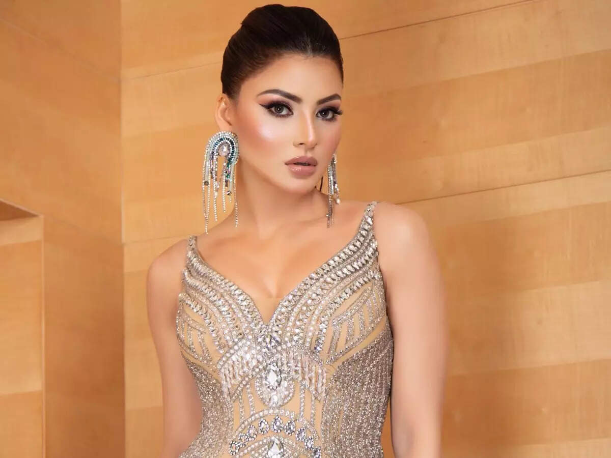 5 gracious red carpet looks of Urvashi Rautela