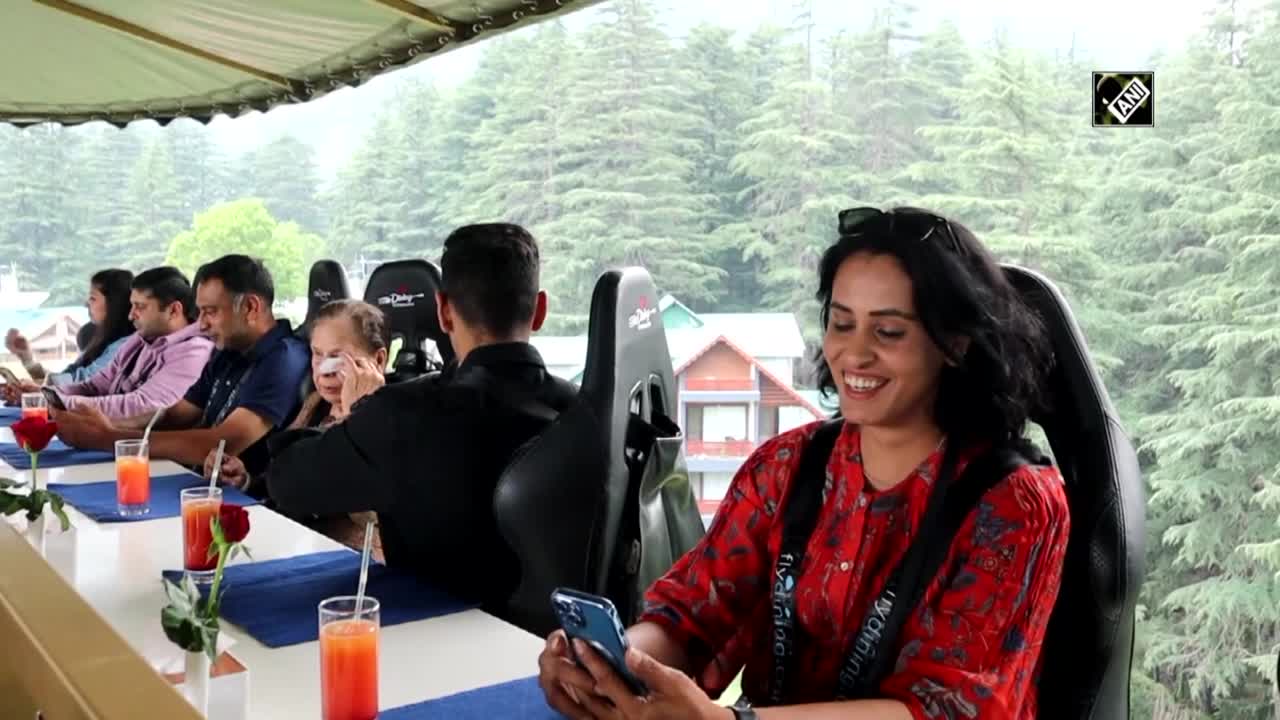 Himachal Pradesh: Flying restaurant thrills tourists in Manali