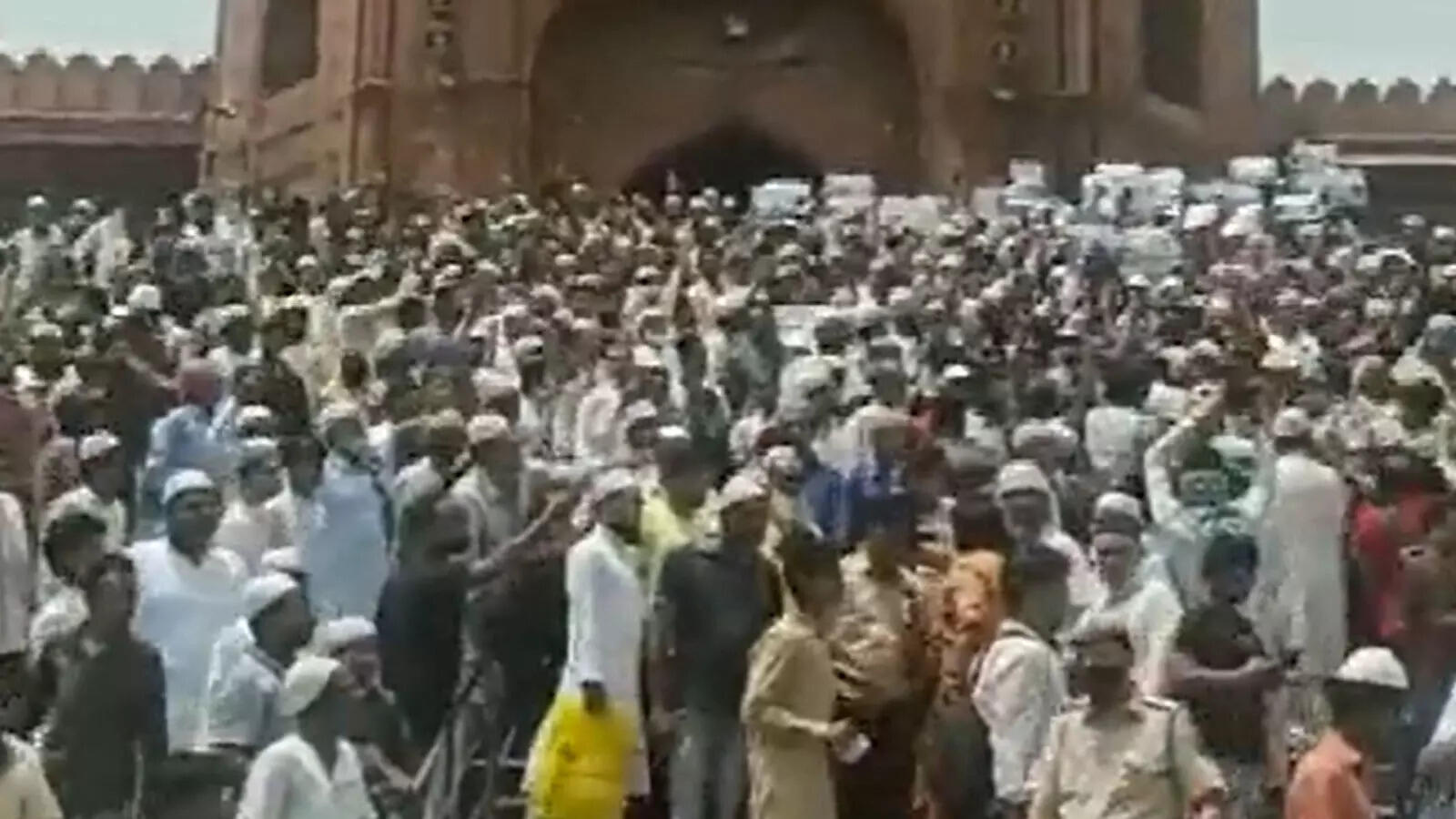 Delhi: Massive protests break out at Jama Masjid against Nupur Sharma