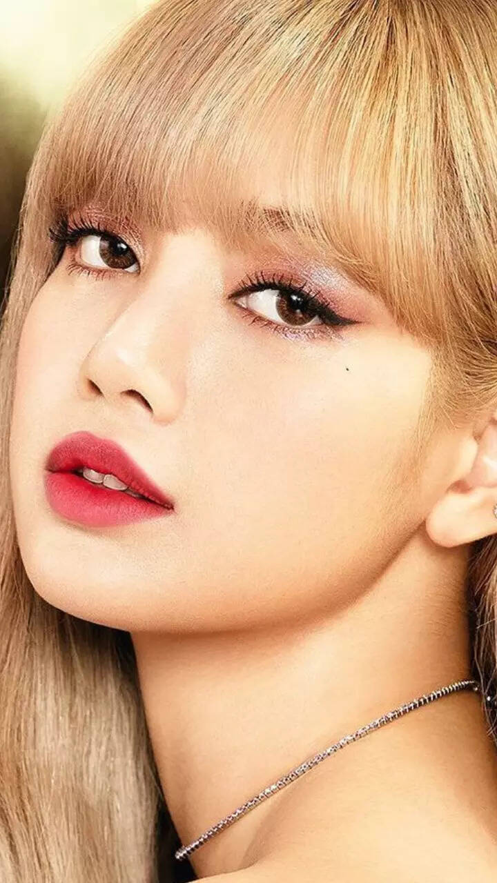 Lisa Lips Blackpink