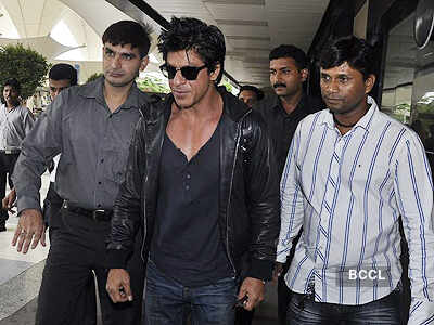 SRK & family return from London Pics | SRK & family return from London ...
