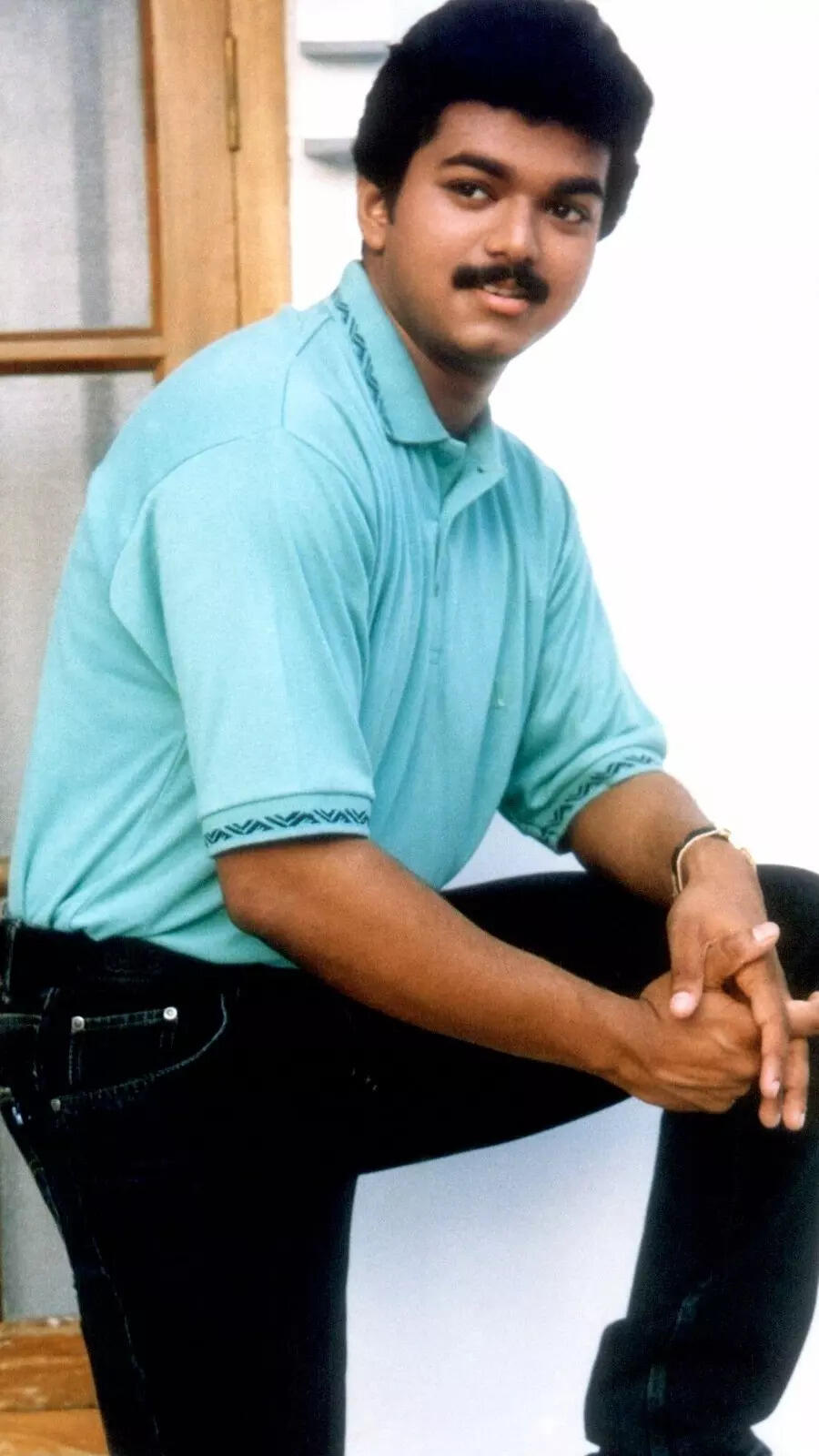 Vijay celebrates his birthday on the sets of 'Varisu'; a super cool ...