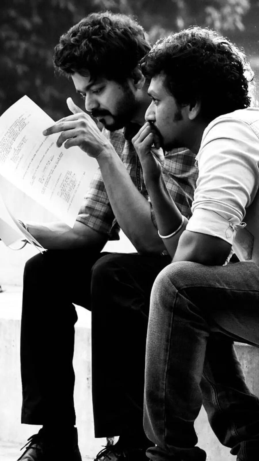 Vijay celebrates his birthday on the sets of 'Varisu'; a super cool ...