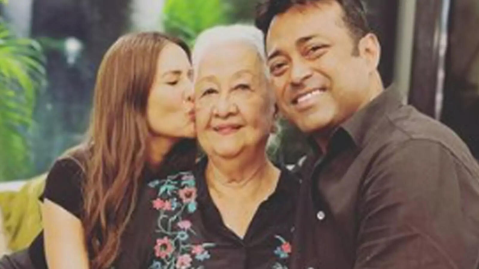 Kim Sharma brings in her mother’s 80th birthday in Goa; boyfriend ...