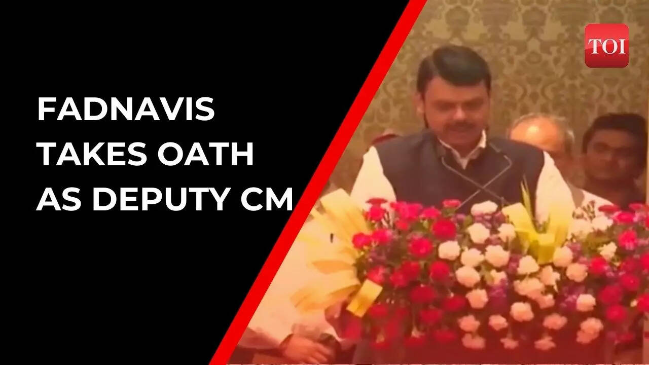 devendra fadnavis: Devendra Fadnavis takes oath as Maharashtra deputy CM