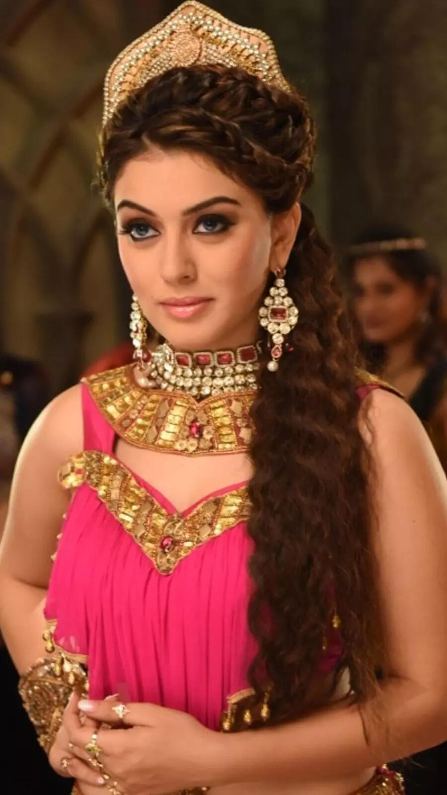 10 divas who looked marvelous as queens onscreen