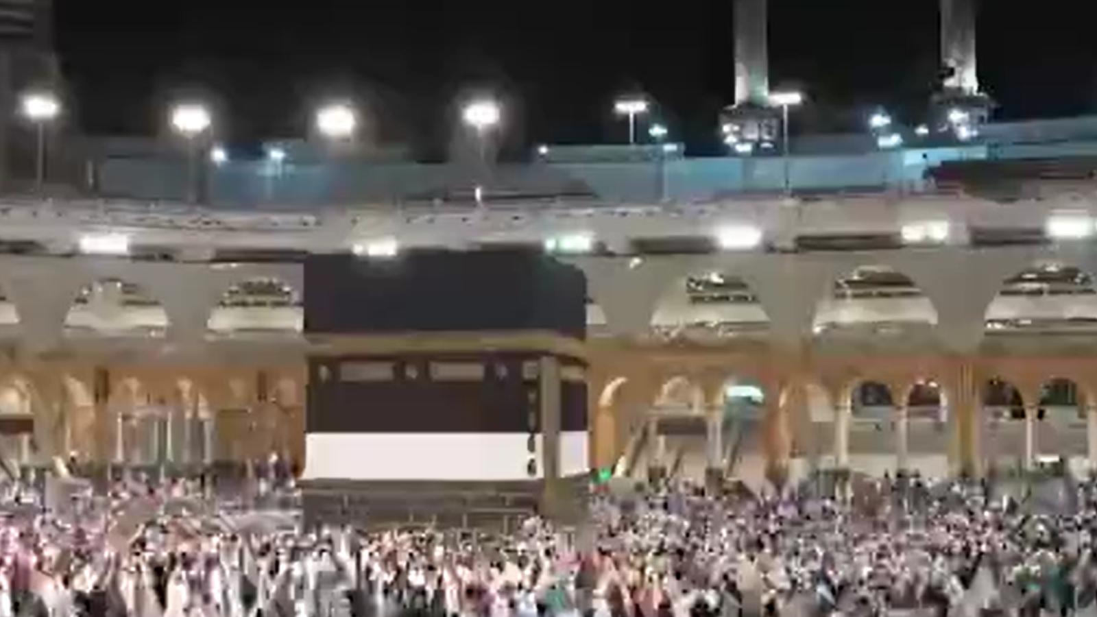 Saudi Arabia: Timelapse of pilgrims circling Kaaba in Mecca