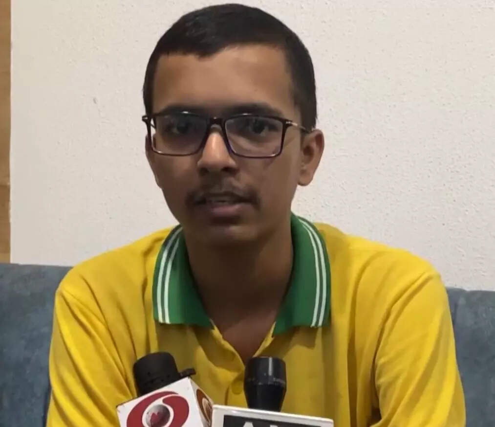 deepak prajapati: MP labourer’s son gets 99