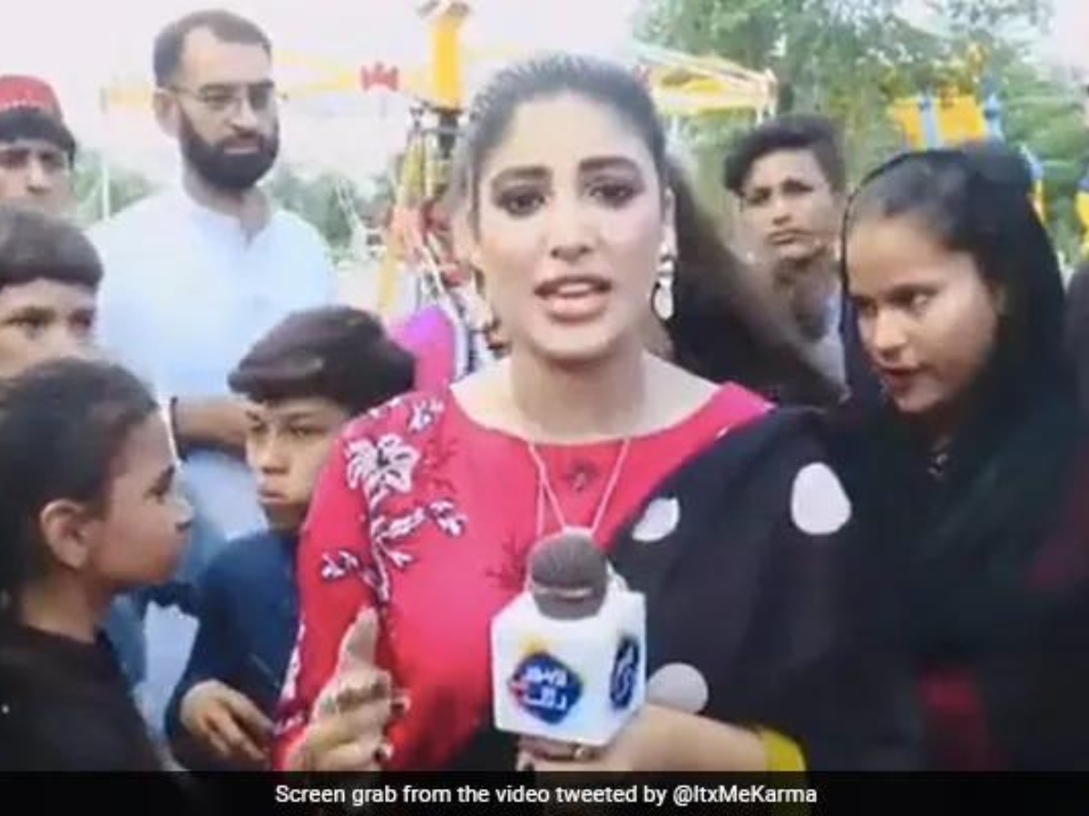Pakistani reporter slaps a boy for allegedly bullying…