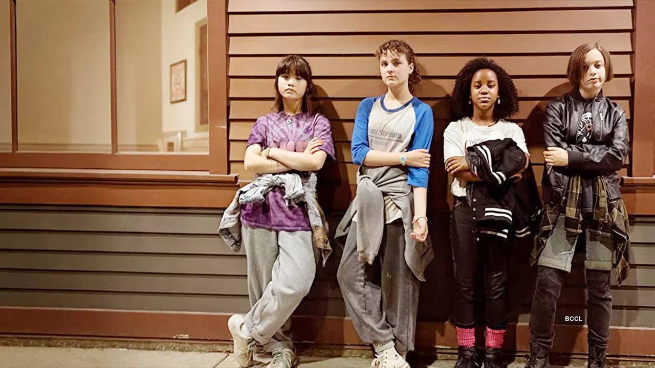 Paper Girls Season 1 Review: This adventurous journey of Paper Girls ...