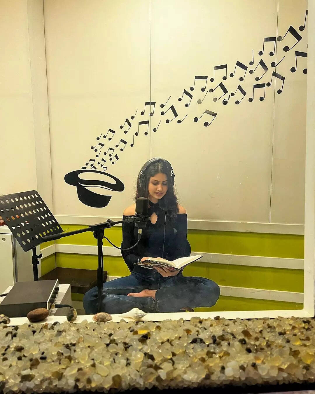 Manasa Varanasi makes her debut in the voice industry with 'Mahasweta ...