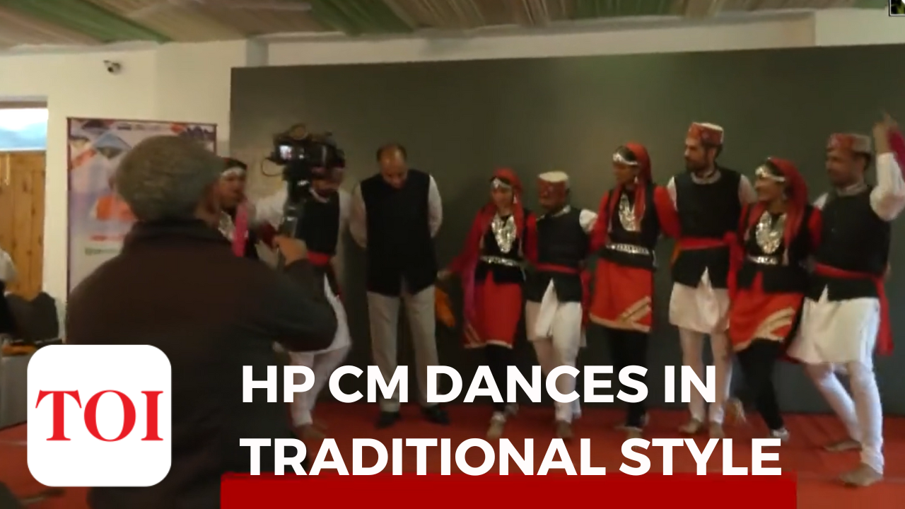 Himachal CM performs traditional dance at Mandi
