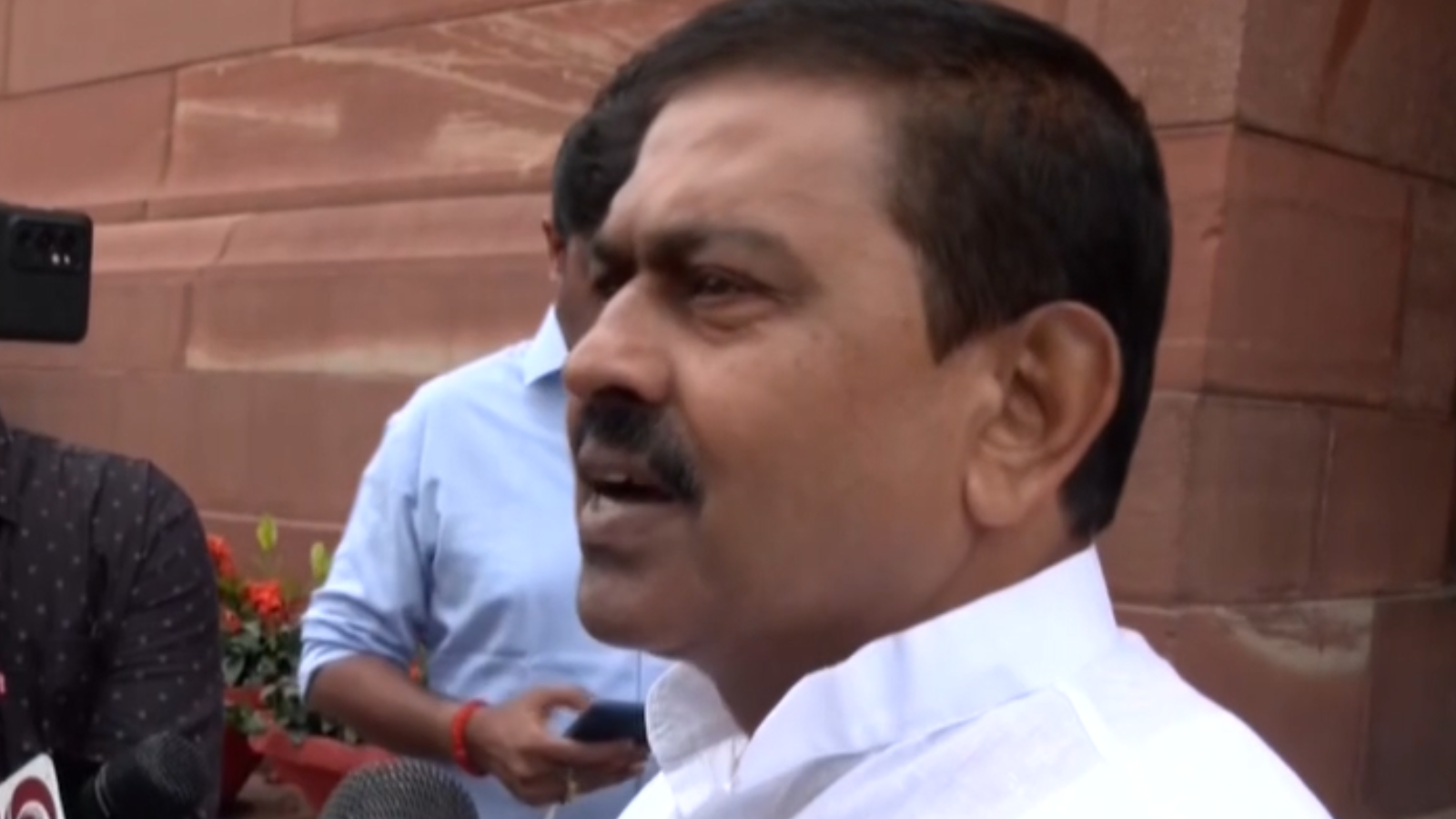 Sanjay Raut is completely guilty: Ajay Mishra Teni