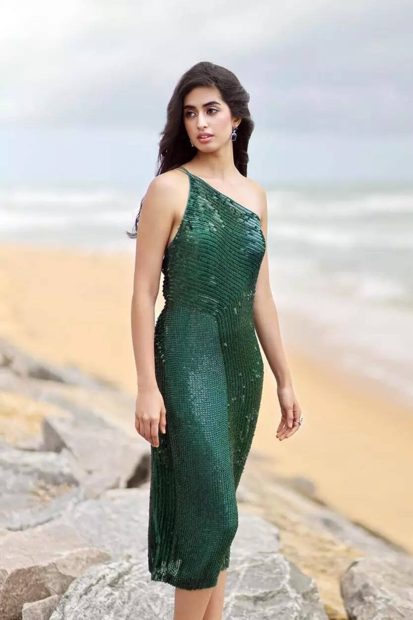 THESE glamorous fashion looks of Sini Shetty will leave you awestruck!