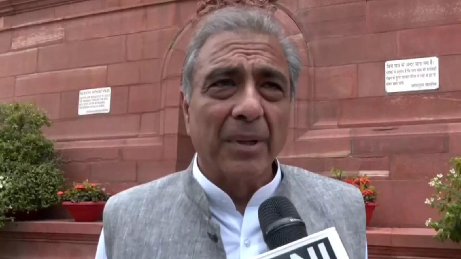 Senior Advocate Mahesh Jethmalani hits out at Kapil Sibal over his ...