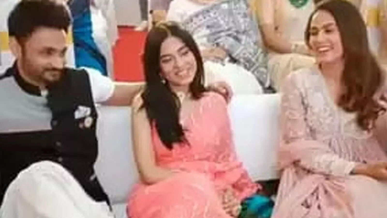 'When reel meets real': Amrita Rao bumps into Mira Kapoor at an event ...