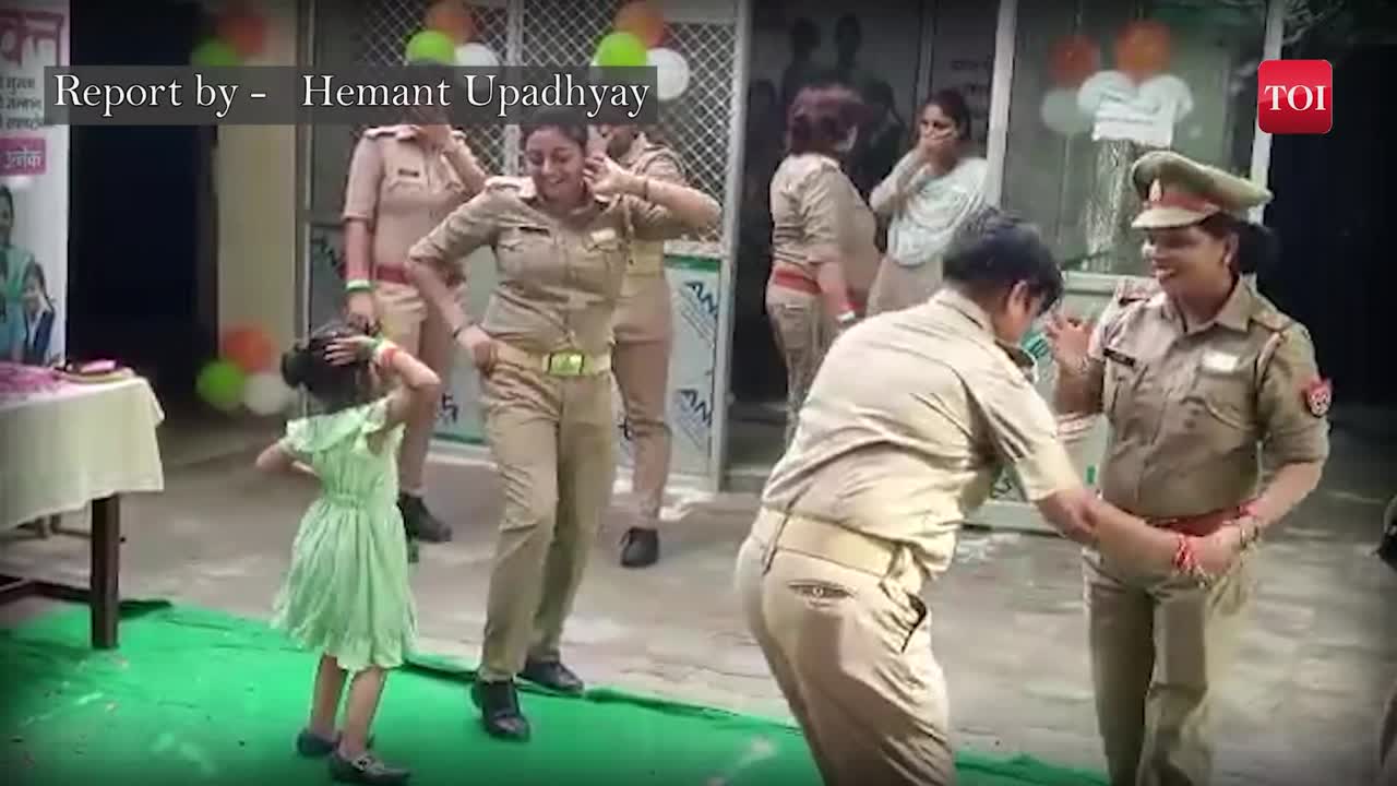 Female Cop dancing at Police station, Video goes viral