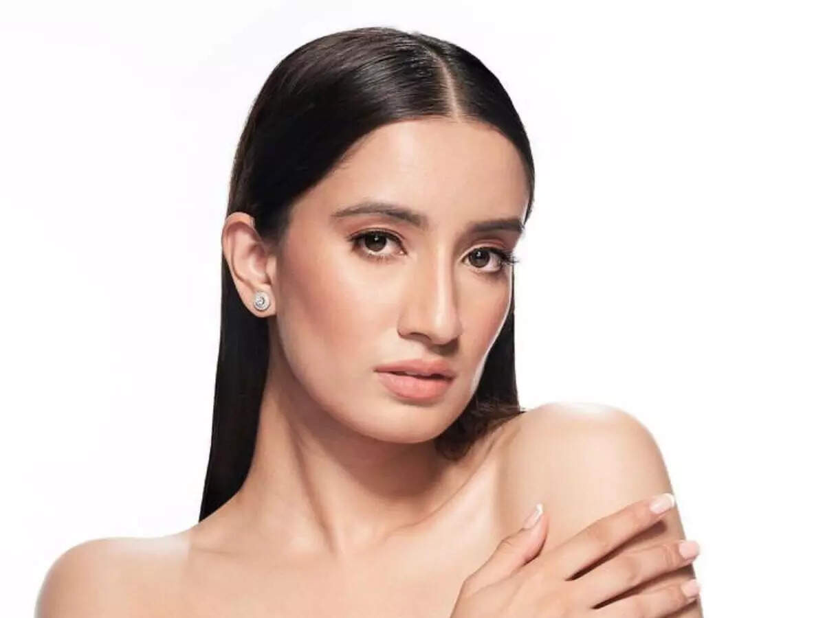 amisha: Know more about LIVA Miss Popular Choice 2022 nominee Amisha Thakur!