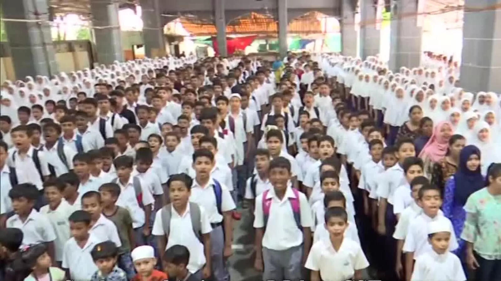 Maharashtra: Anjuman-I-Islam students sing national anthem in Mumbai