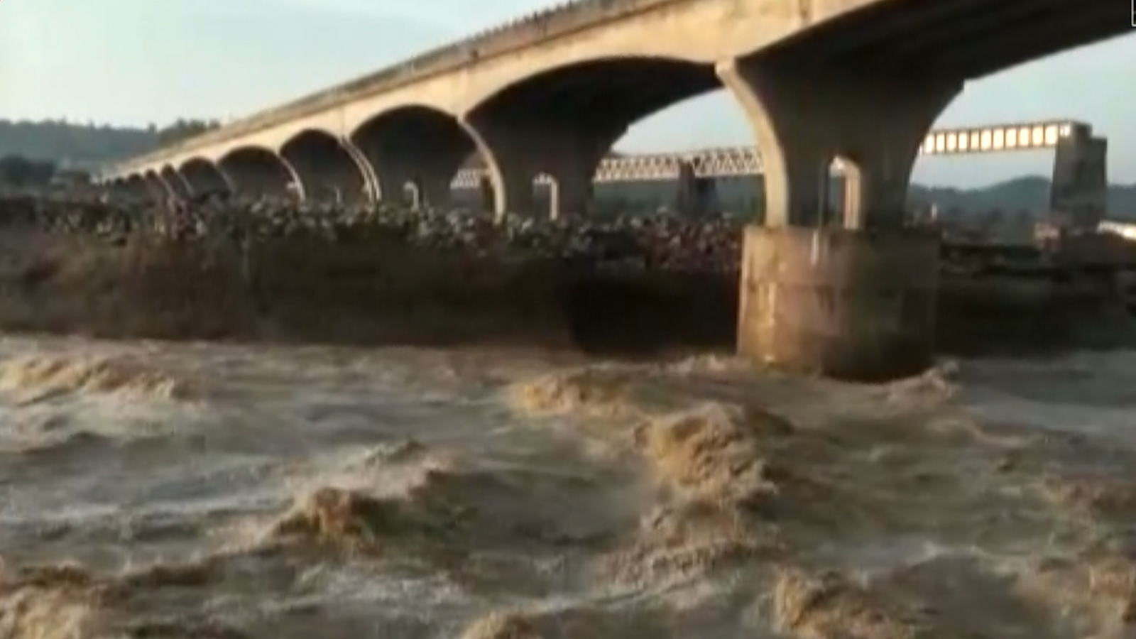 Punjab: Bridge over Chakki Dariya closed in Pathankot owing to heavy ...