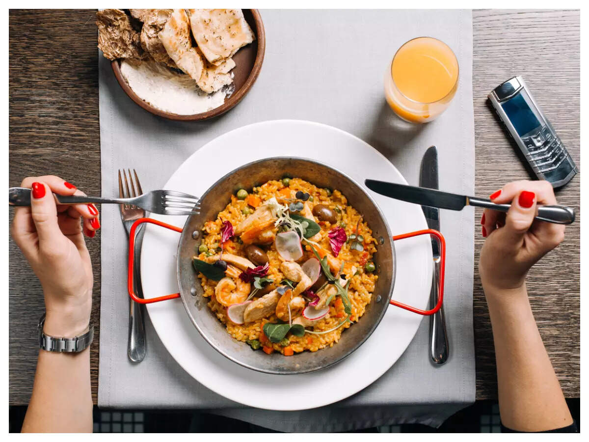 7 basic table etiquettes no one told you about