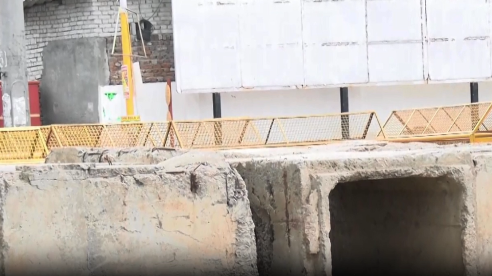 Delhi: Police puts up cemented barricades, tightens security at Tikri border