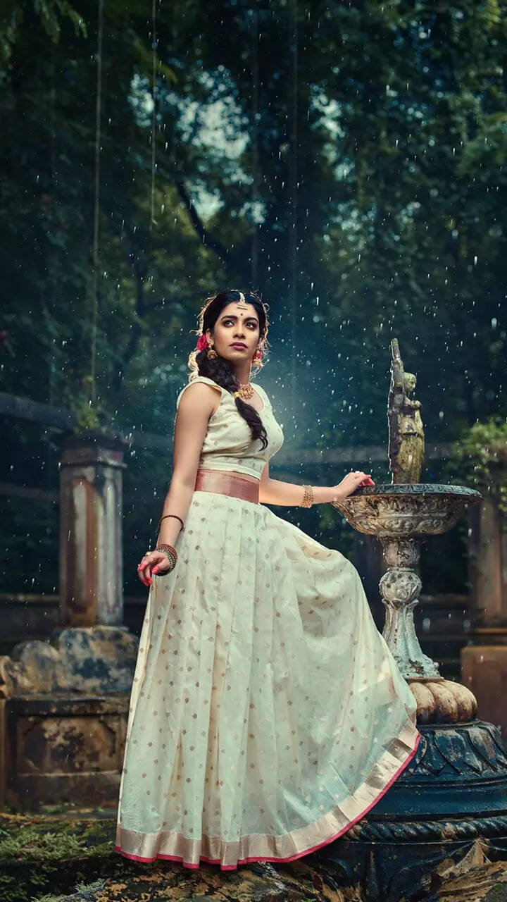 Bigg Boss Malayalam winner Dilsha Prasannan stuns in her new 'Maa Kaali ...