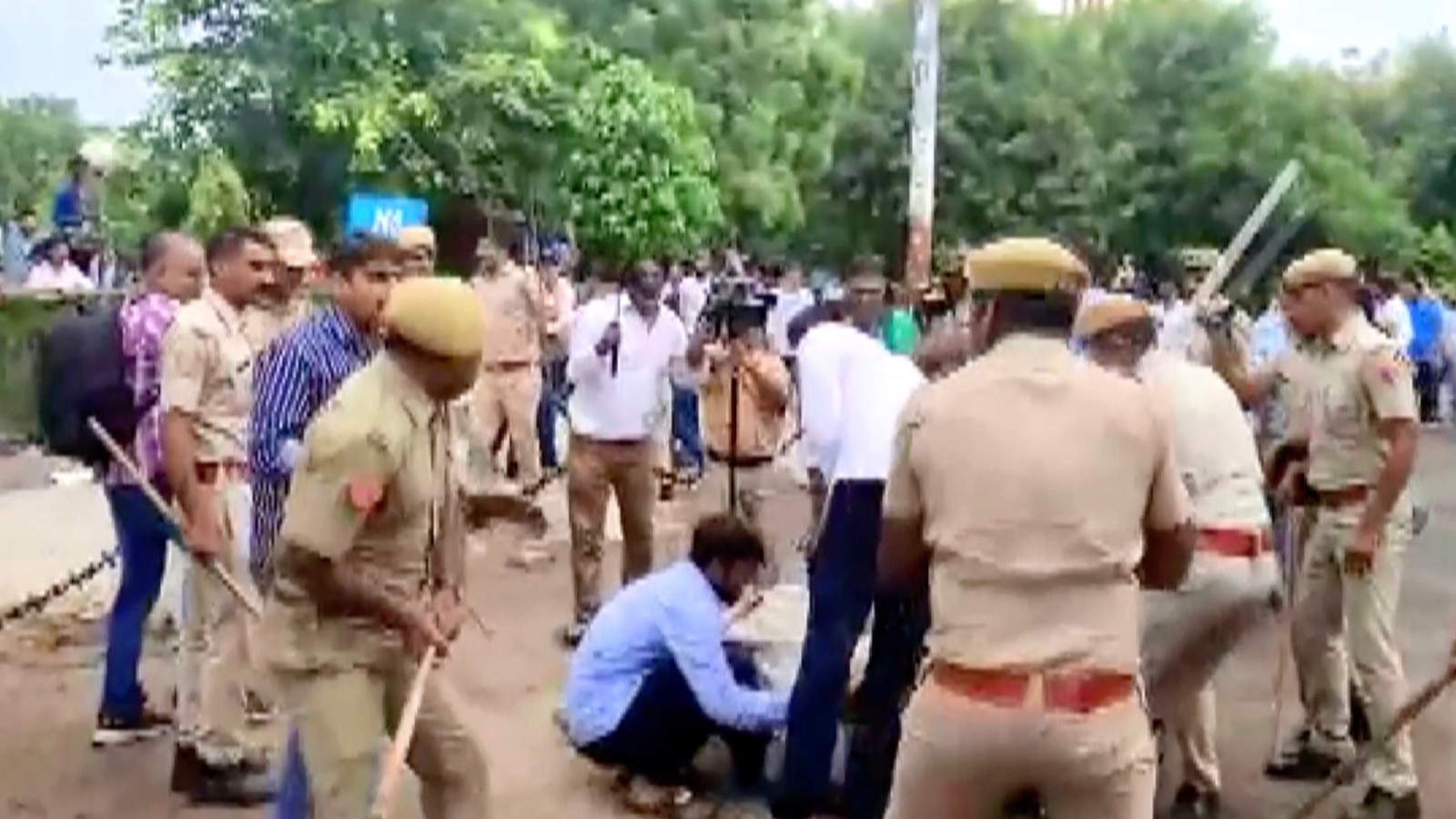 Rajasthan: Police 'lathi-charge' on students gathered without ...