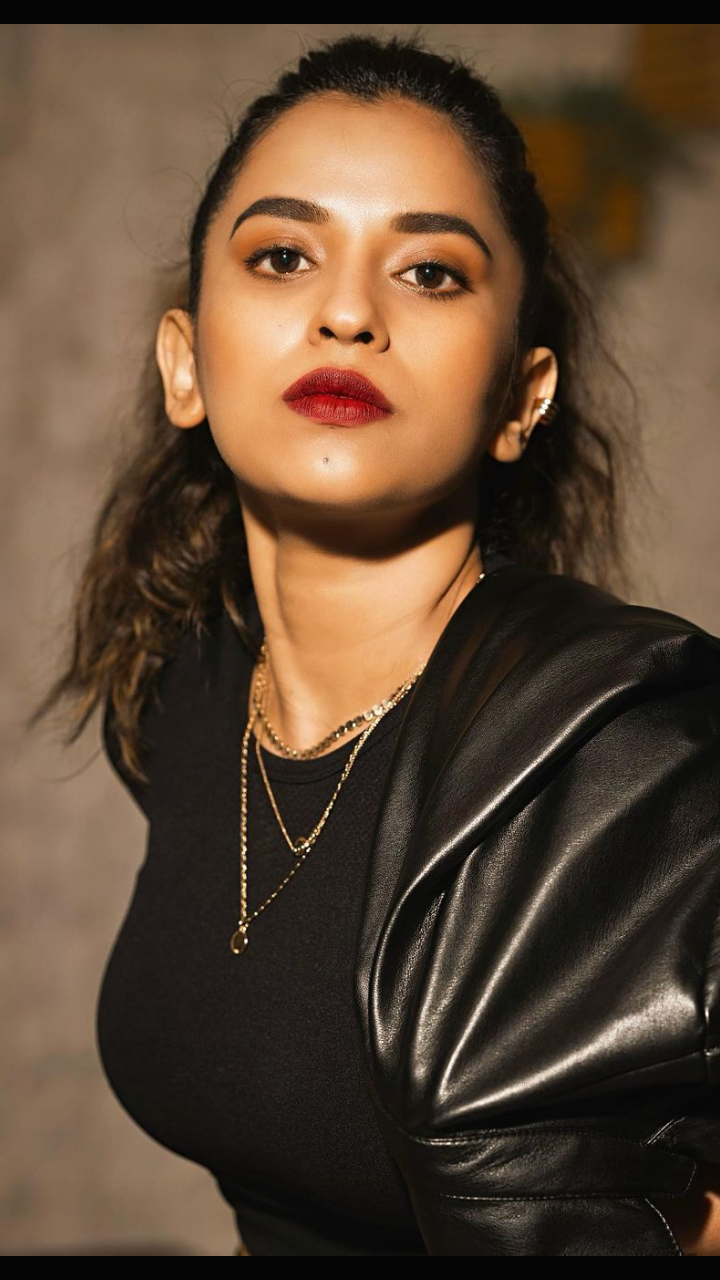 First look poster of single character movie 'Hello Meera' unleashed ...