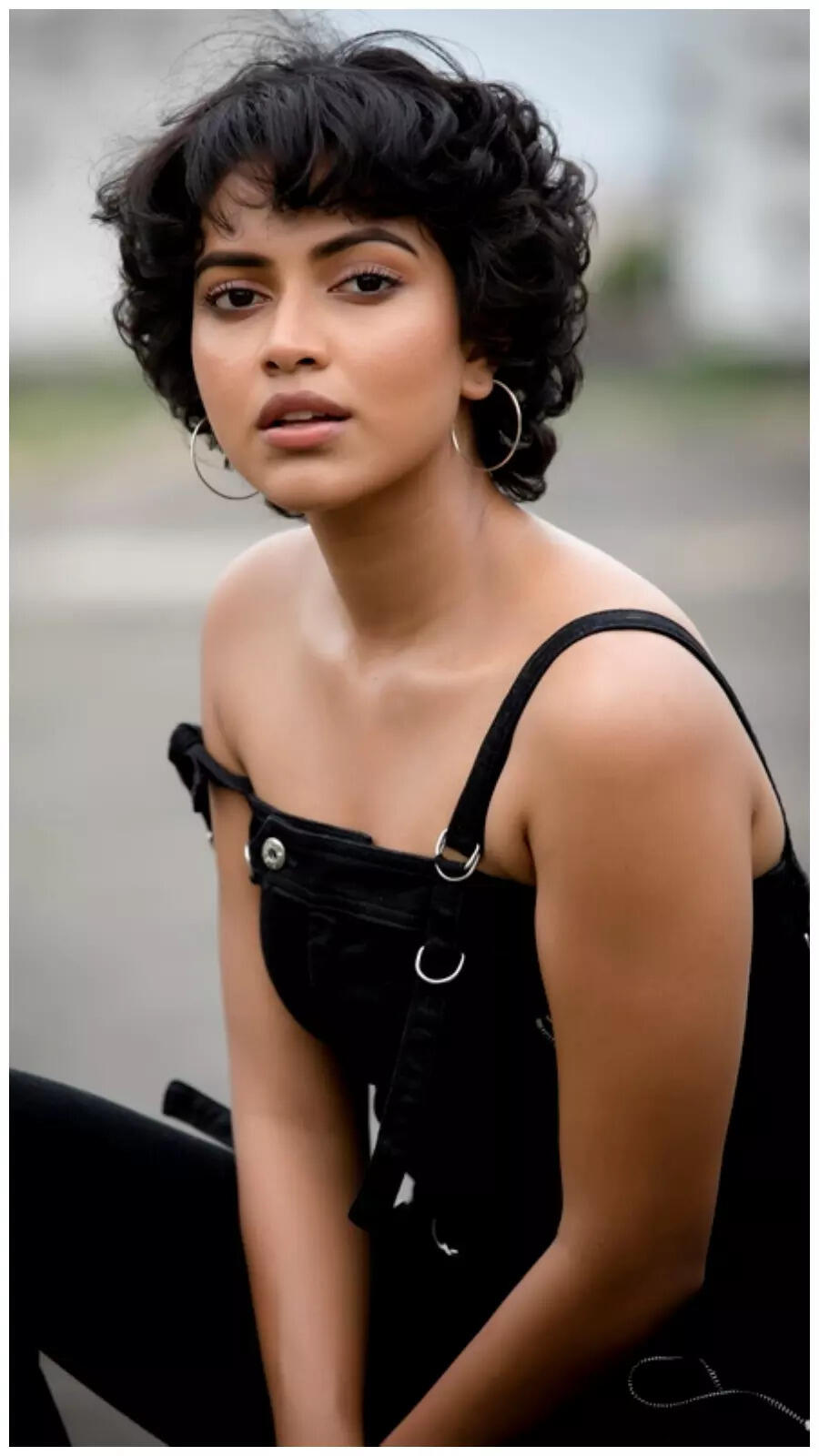 Suresh Gopi visits veteran actor Jagathy Sreekumar, gifts ‘Onakkodi ...