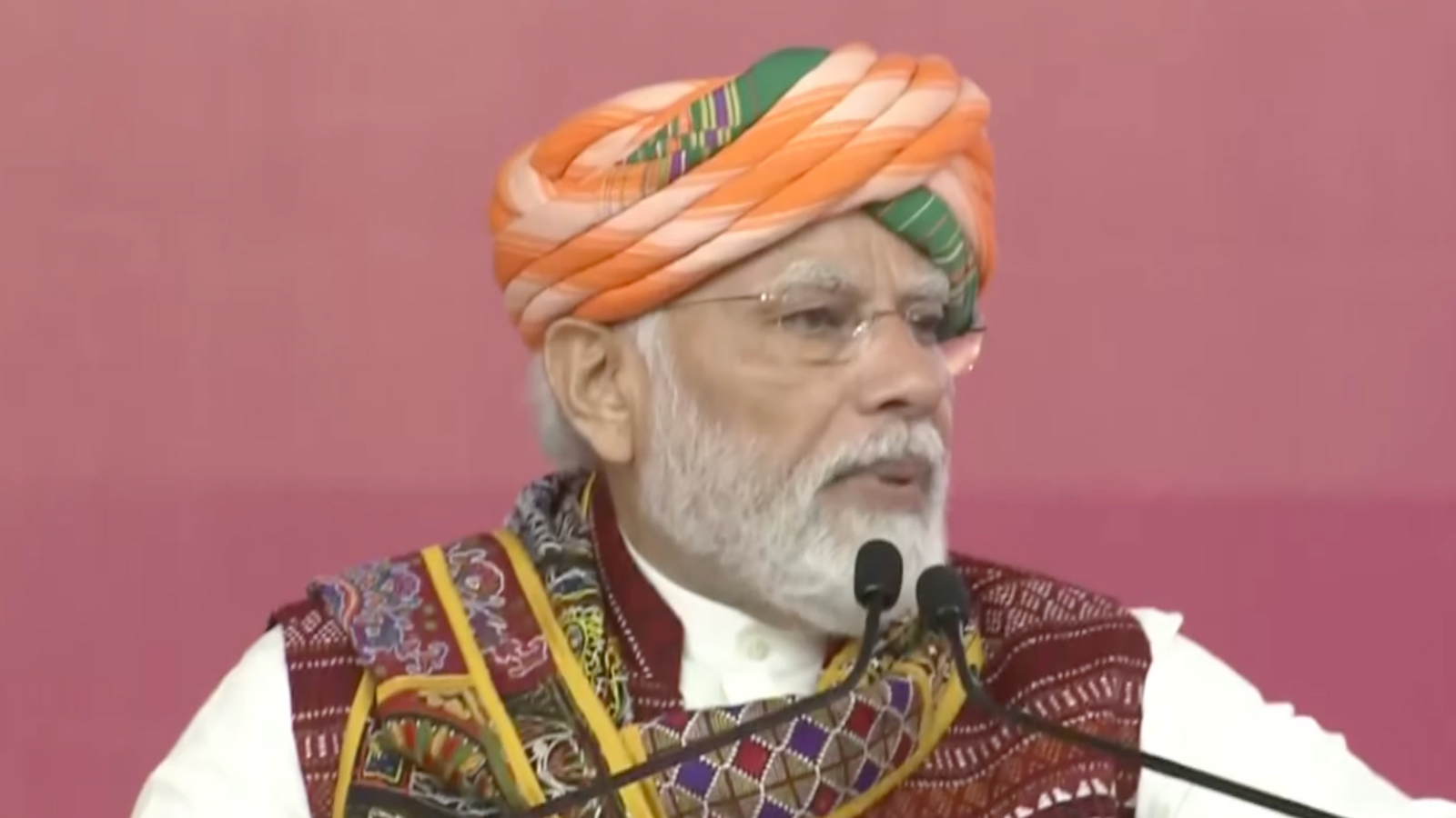 pm modi: Gujarat: PM Modi lays foundation stone for several projects in ...